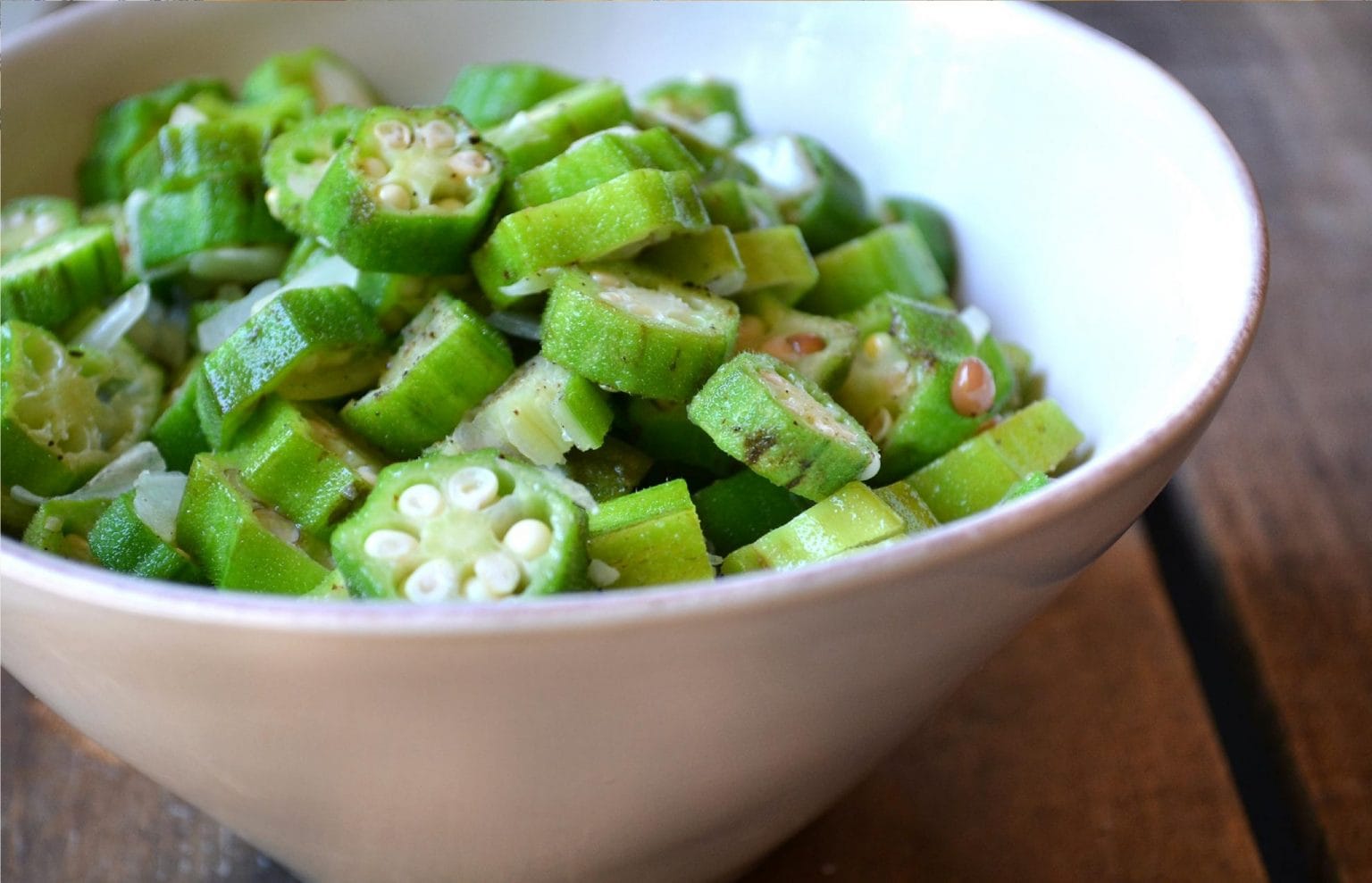 Quimbombó ¿Qué es? (Origen, beneficios, tipos y más)