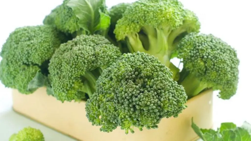 +12 Alimentos con LUTEÍNA (Lo MEJOR para la salud OCULAR)