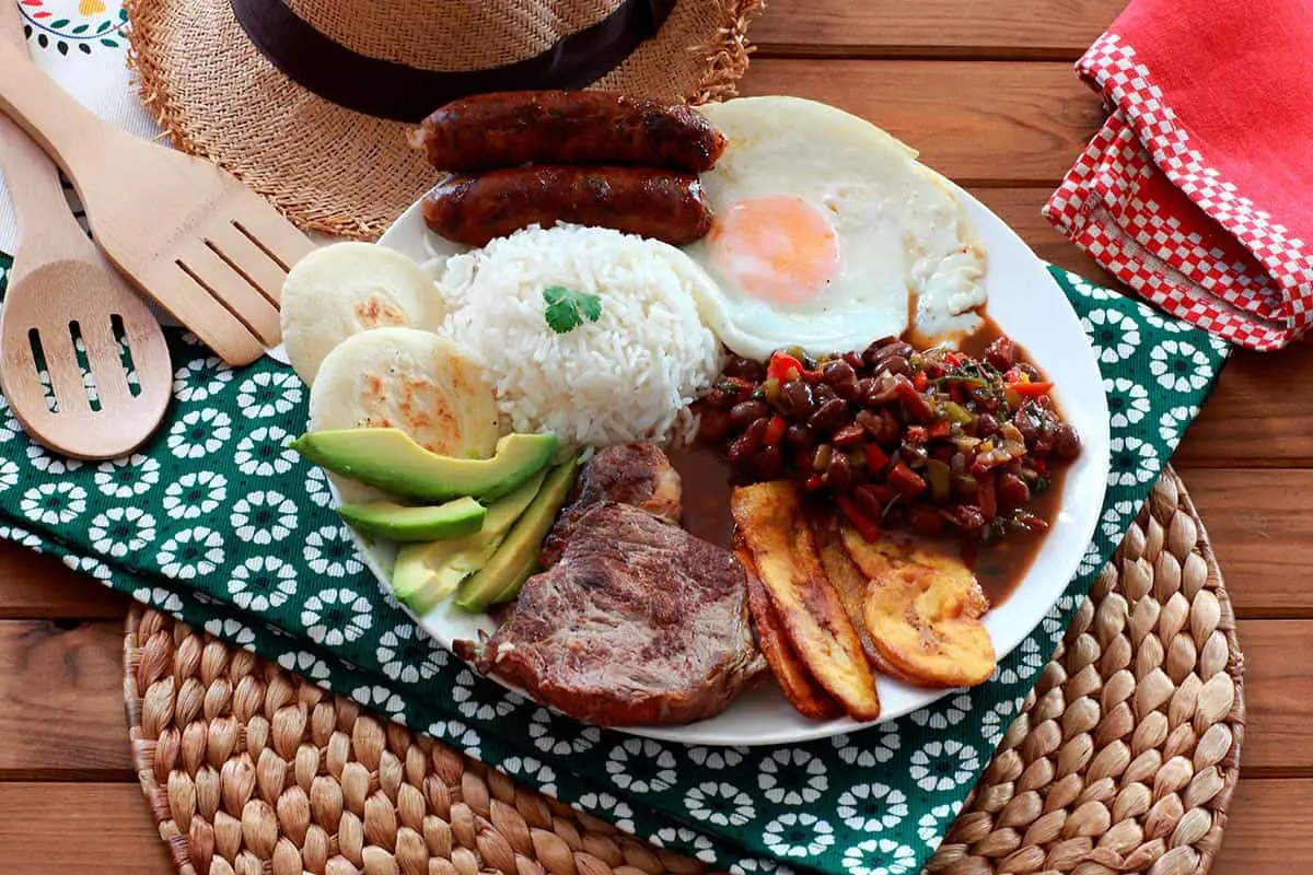 +4 Comidas típicas colombianas: Platos imperdibles